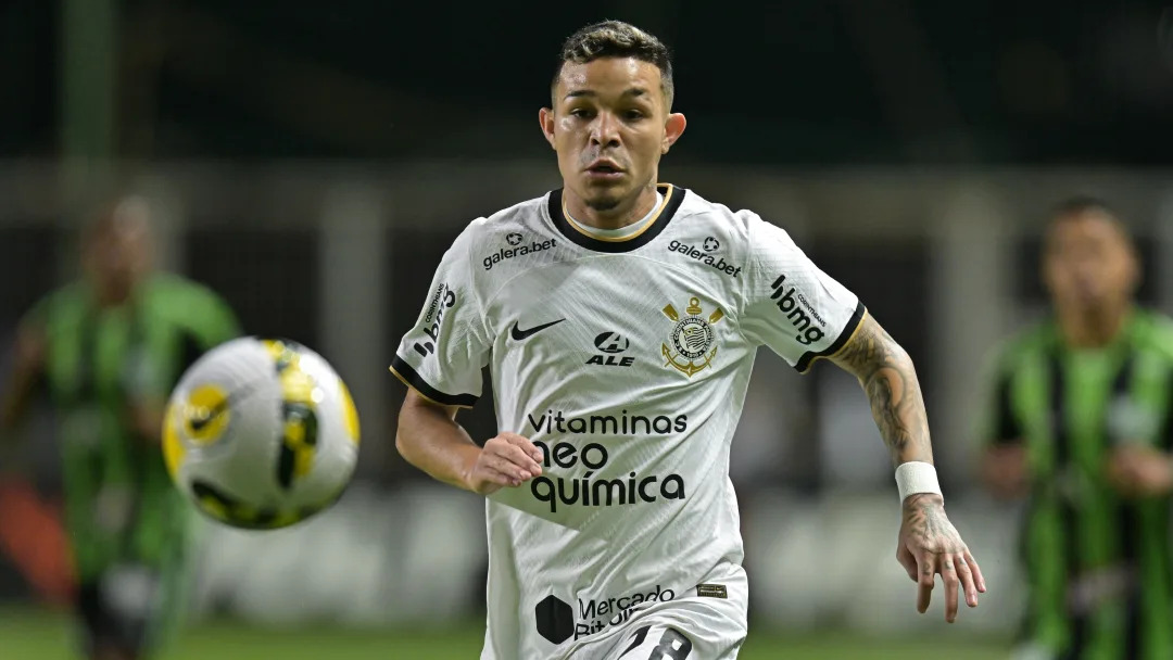 "Estou muito feliz"; Corinthians renova contrato de atacante Adson até 2025